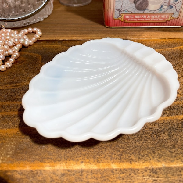 Clam Shell Dish - Etsy