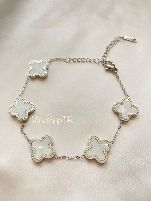 Van cleef one clover bracelet store