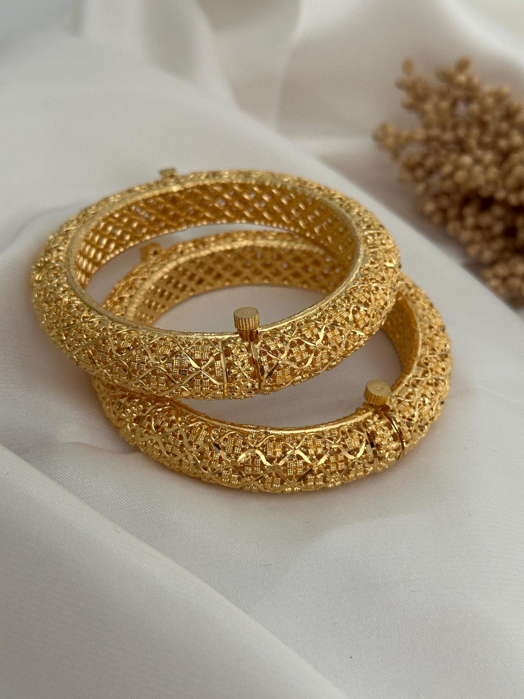 Indian Gold Imitation Screw Amrapali Kangan Kada Indian Bracelet ...