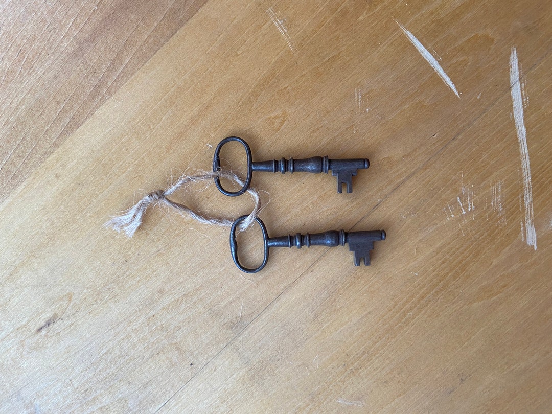 Matching Set of Skelton Keys - Etsy