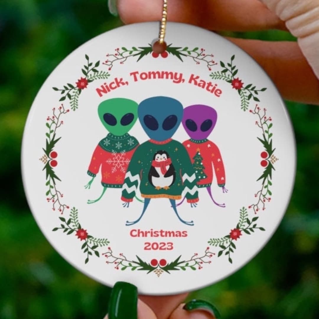 Custom Ornament Christmas Alien, Christmas Aliens Ornament, Ornament ...