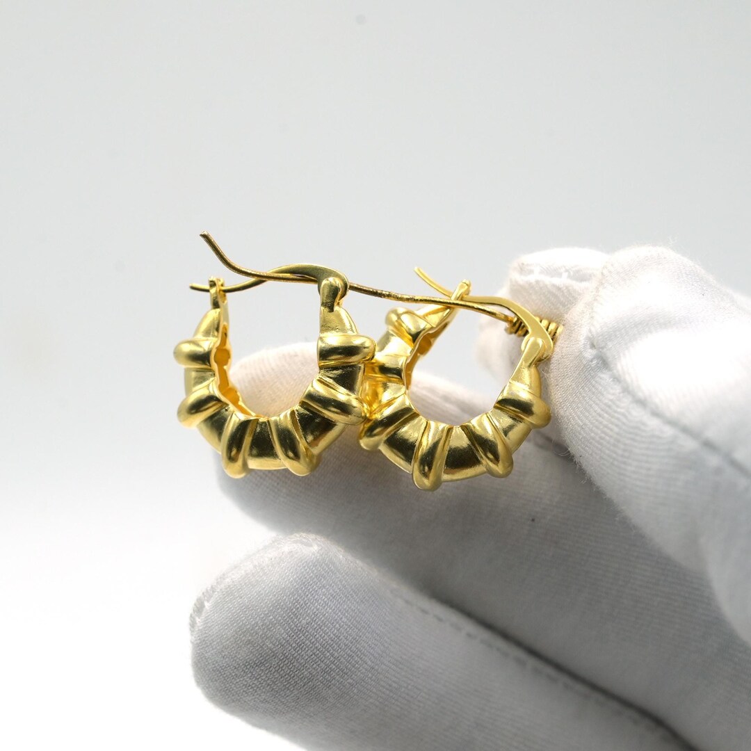 14K Solid Gold Scalloped Shrimp Earrings, Classic Shrimp Hoop Earrings ...