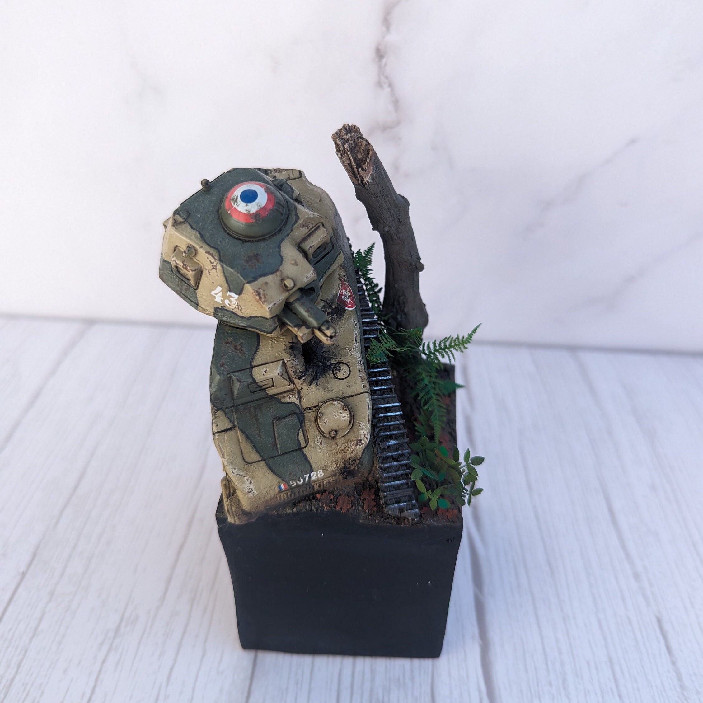 French 1/35 WW2 Destroyed Tank Vignette, H35 Tank, Military Model ...
