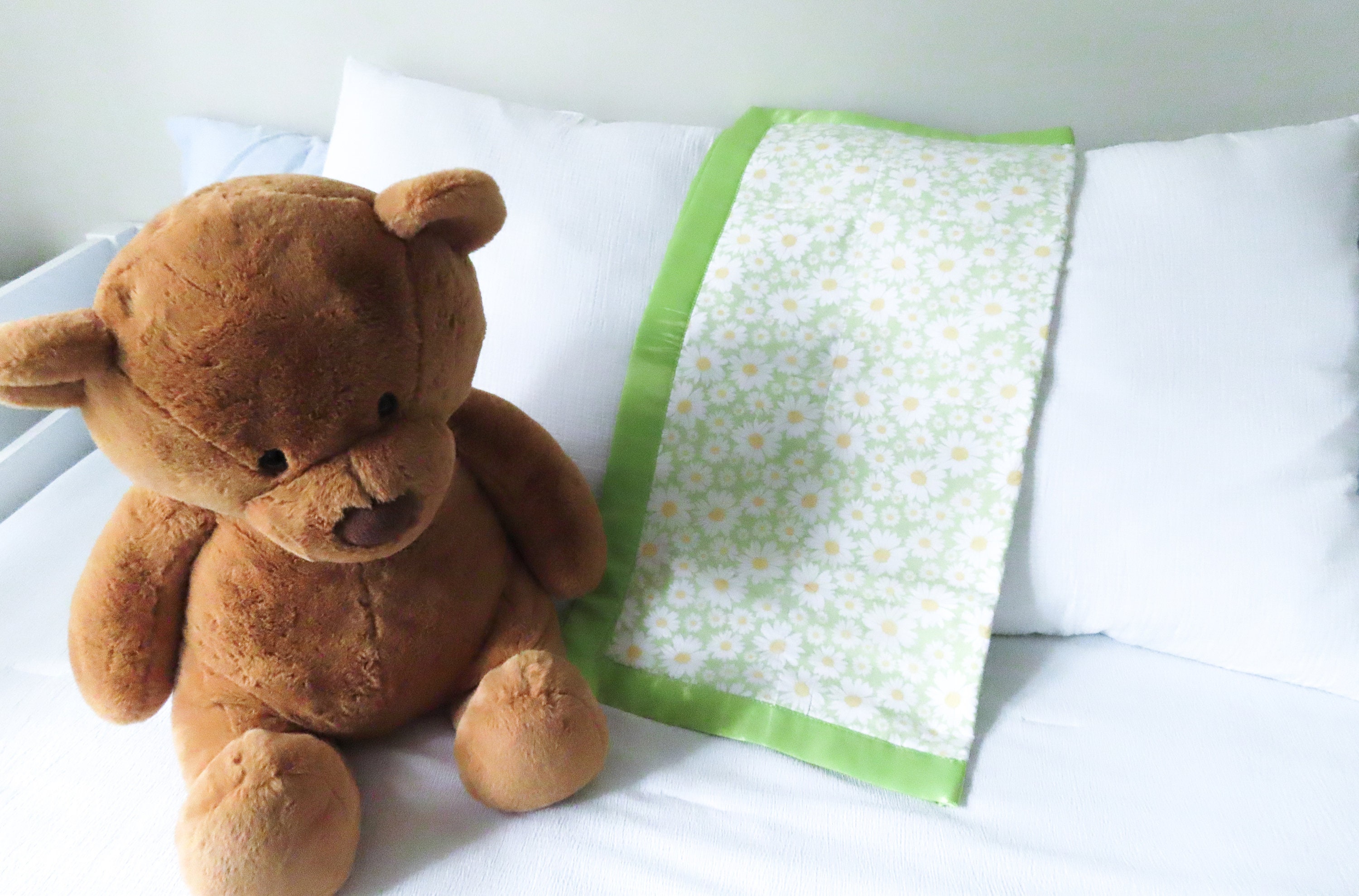 Daisy Baby Quilt in Lime With Matching Burp Cloth - Etsy