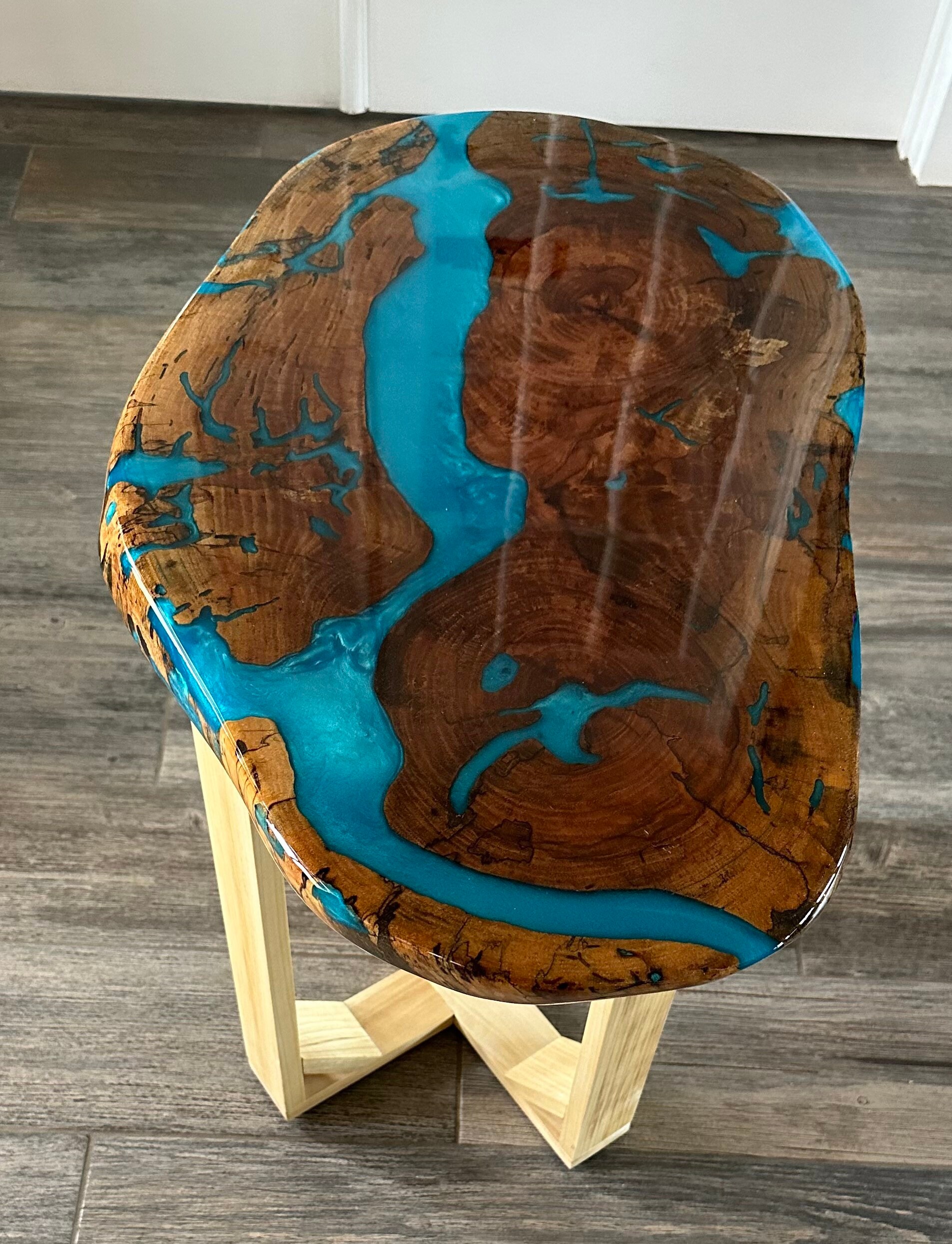 Pecan Epoxy Beistelltisch, Live Edge Epoxy Beistelltisch, Epoxy ...