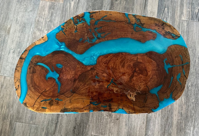 Pecan Epoxy Beistelltisch, Live Edge Epoxy Beistelltisch, Epoxy ...