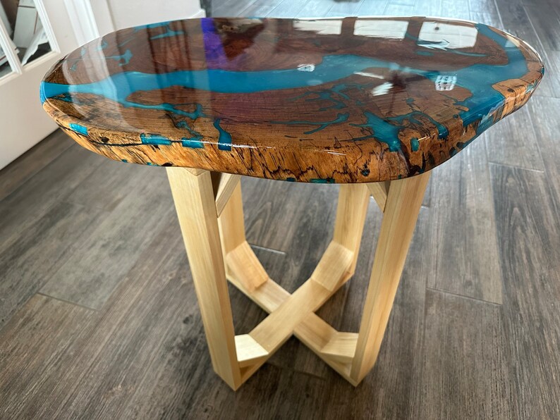 Pecan Epoxy Beistelltisch, Live Edge Epoxy Beistelltisch, Epoxy ...