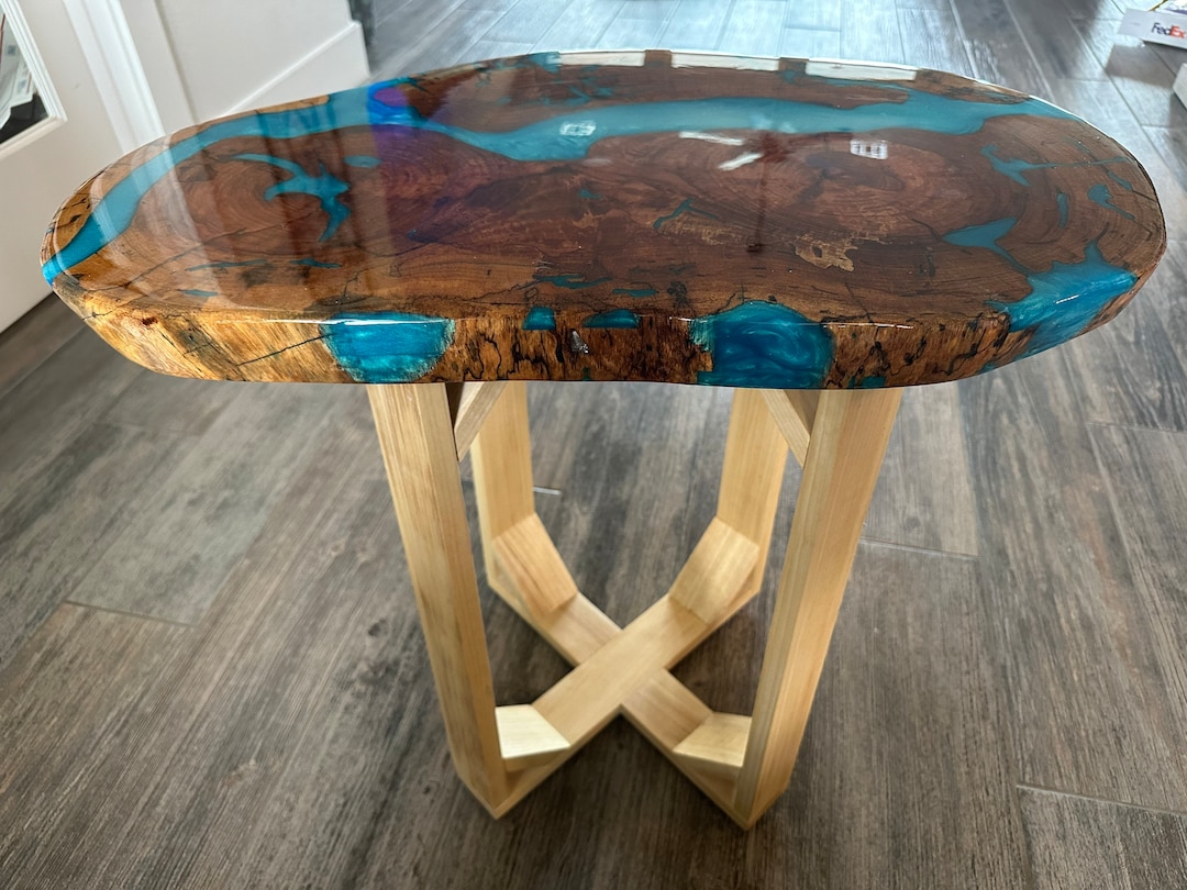 Pecan Epoxy Beistelltisch, Live Edge Epoxy Beistelltisch, Epoxy ...