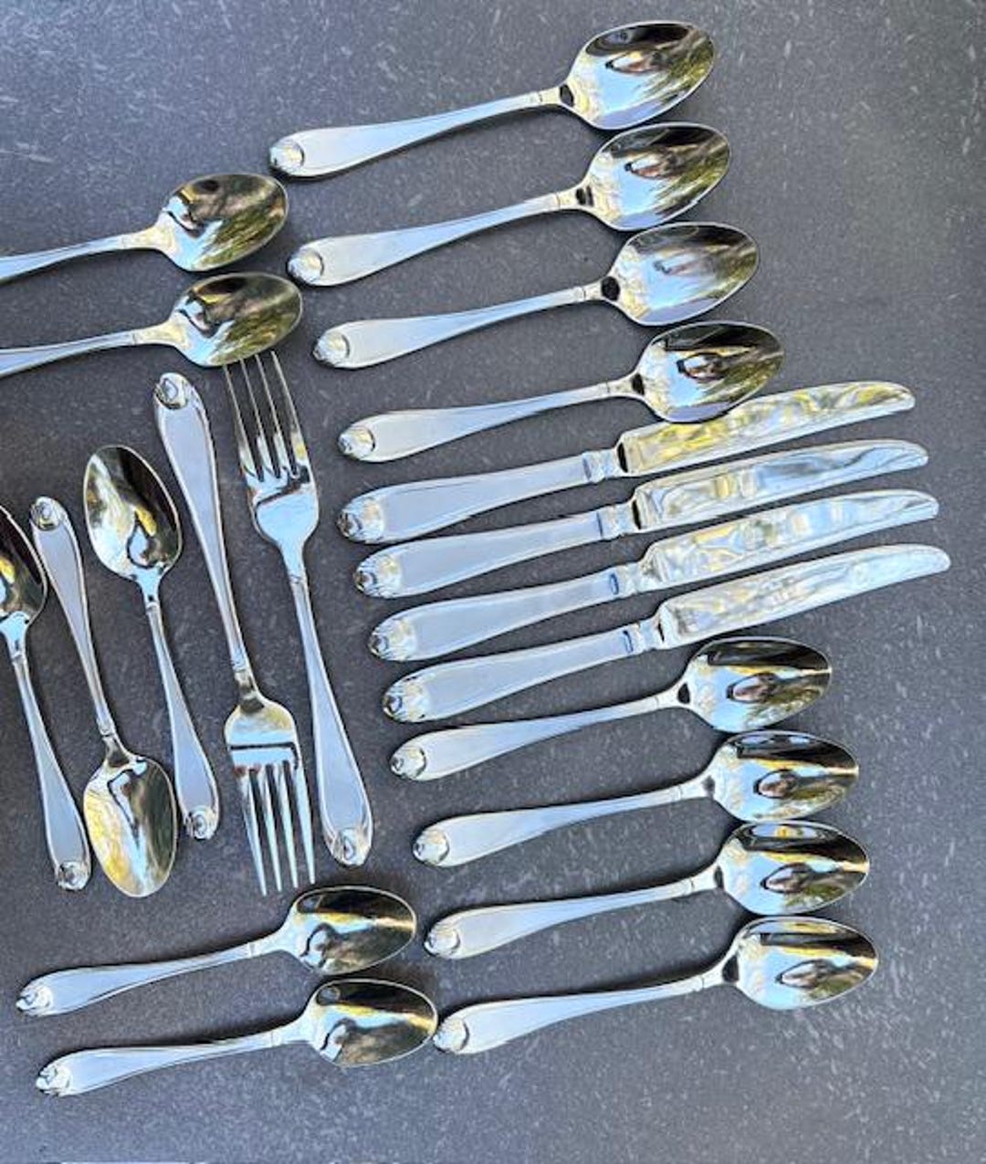 Oneida Satin Garnet Flatware, Set of 21 Pieces, Preowned, Made in 2003 ...