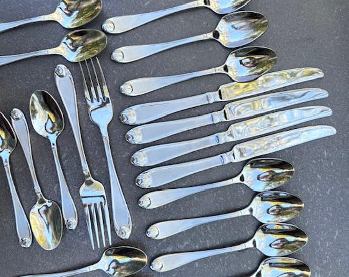 Oneida Satin Garnet Flatware, Set of 21 Pieces, Preowned, Made in 2003 ...