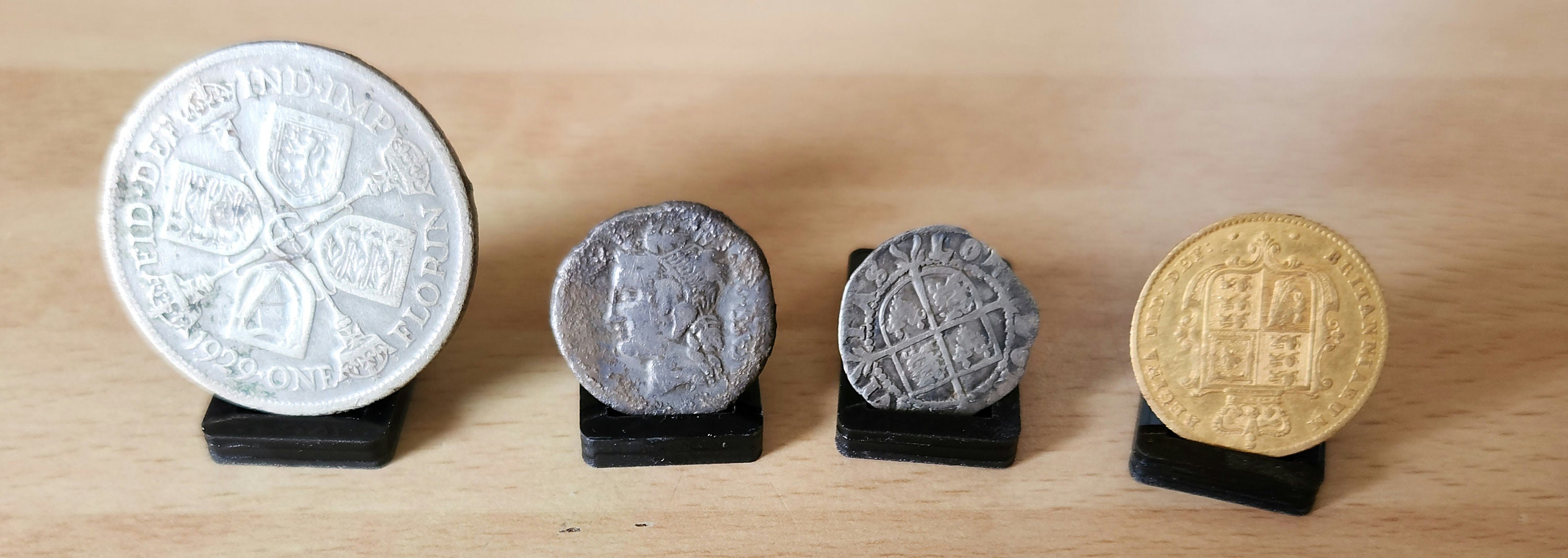 Coin Display Stand, Coins, Metal Detecting, Gift- Gloss Black Acrylic ...