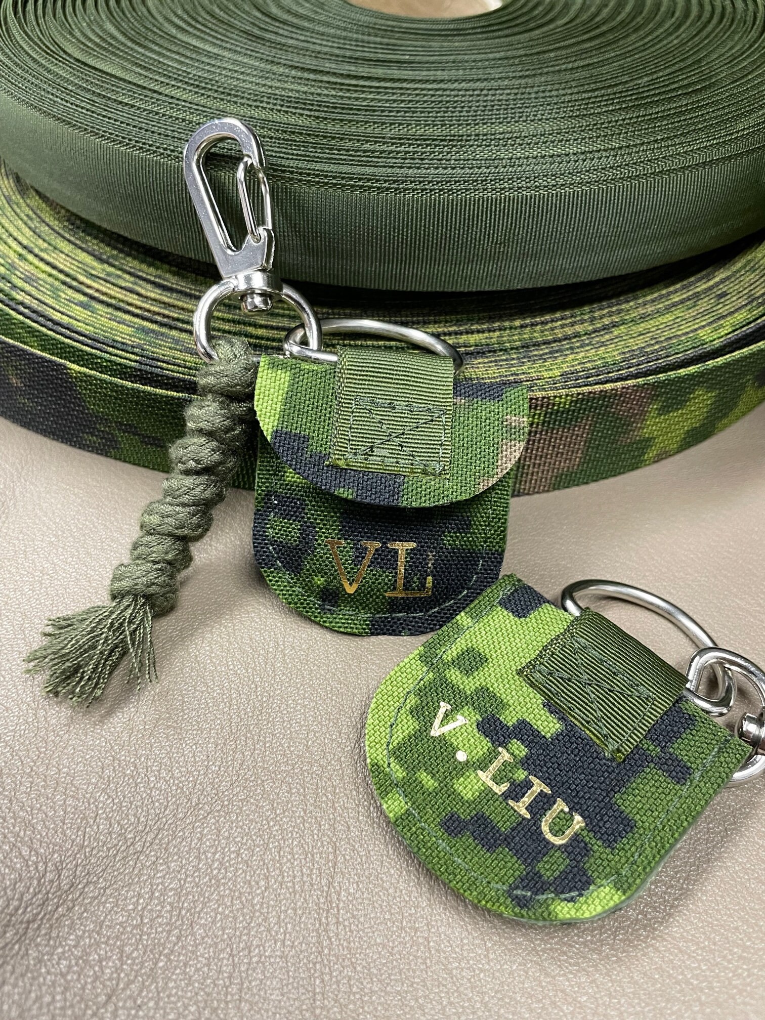 Camouflage Air Tag Holder Keychain Water Resistant Canadian Military ...