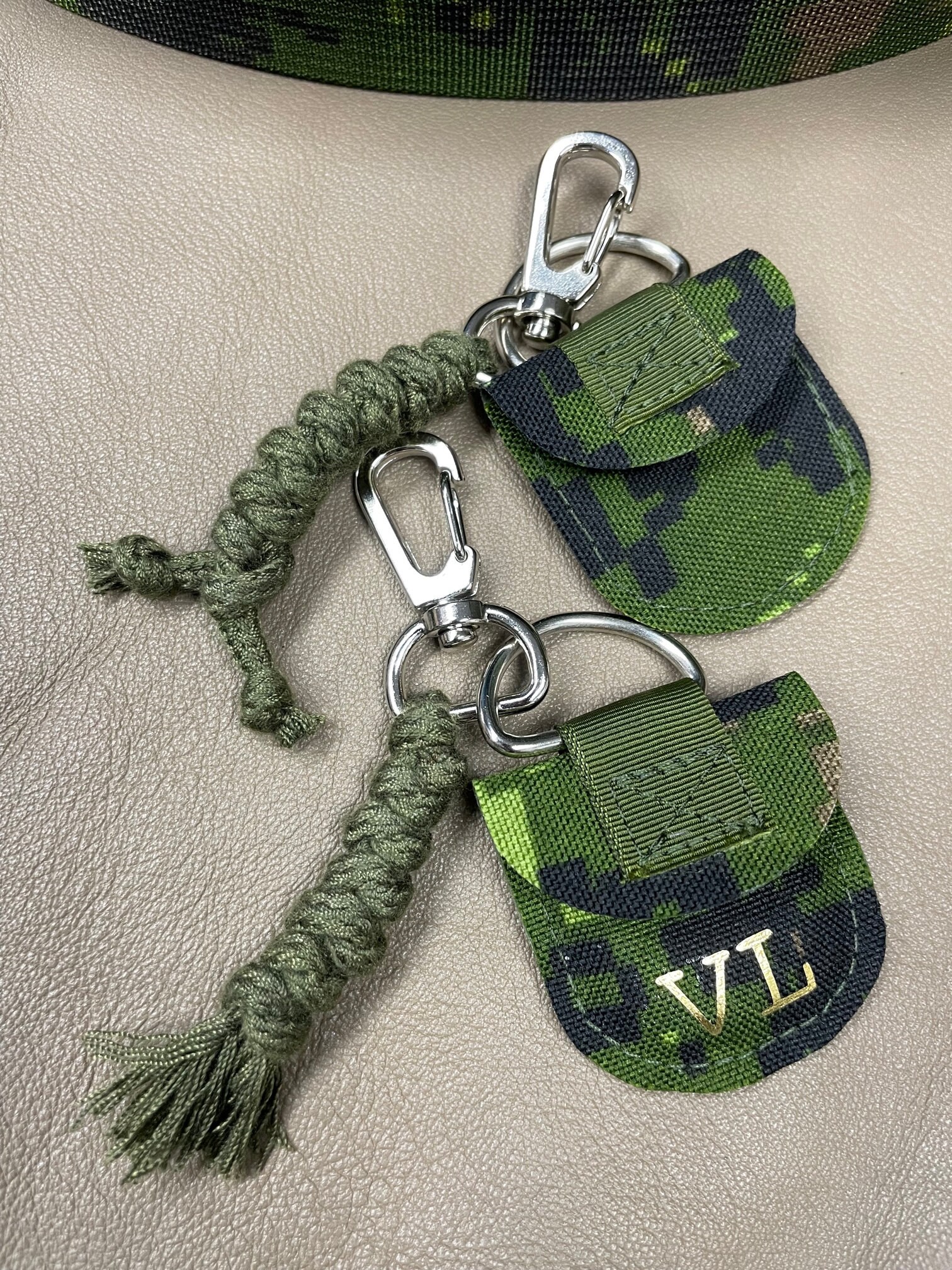 Camouflage Air Tag Holder Keychain Water Resistant Canadian Military ...