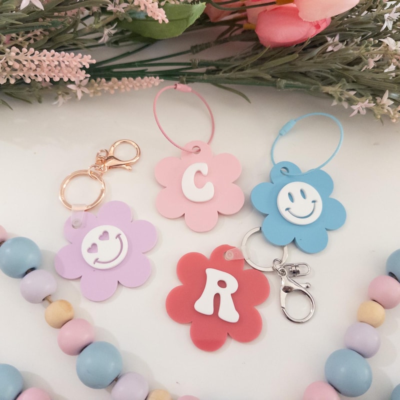 Daisy Keychain - Etsy