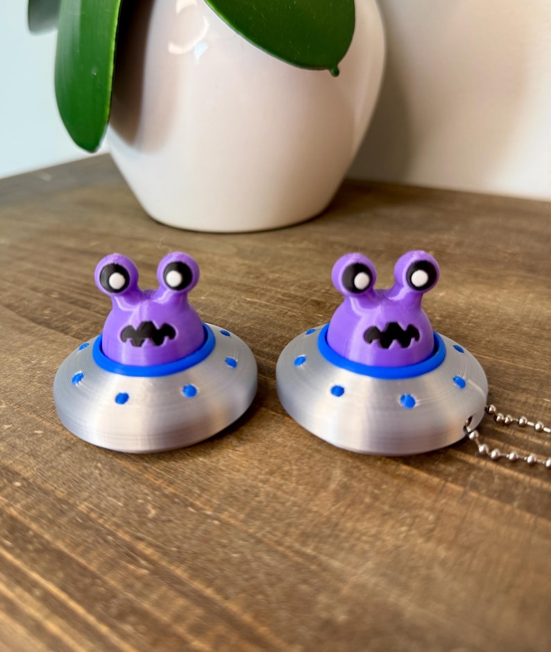 UFO Clicker Fidget Toy – Alien Head Spinner | Spaceship Clicker With ...