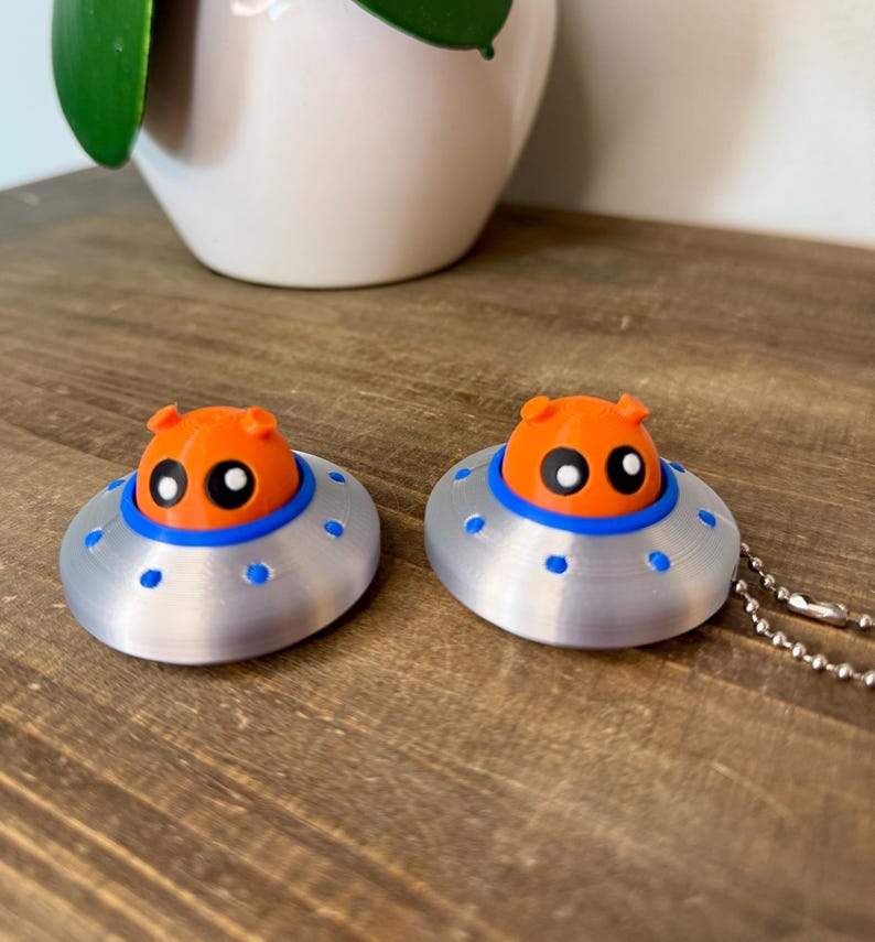 UFO Clicker Fidget Toy – Alien Head Spinner | Spaceship Clicker With ...