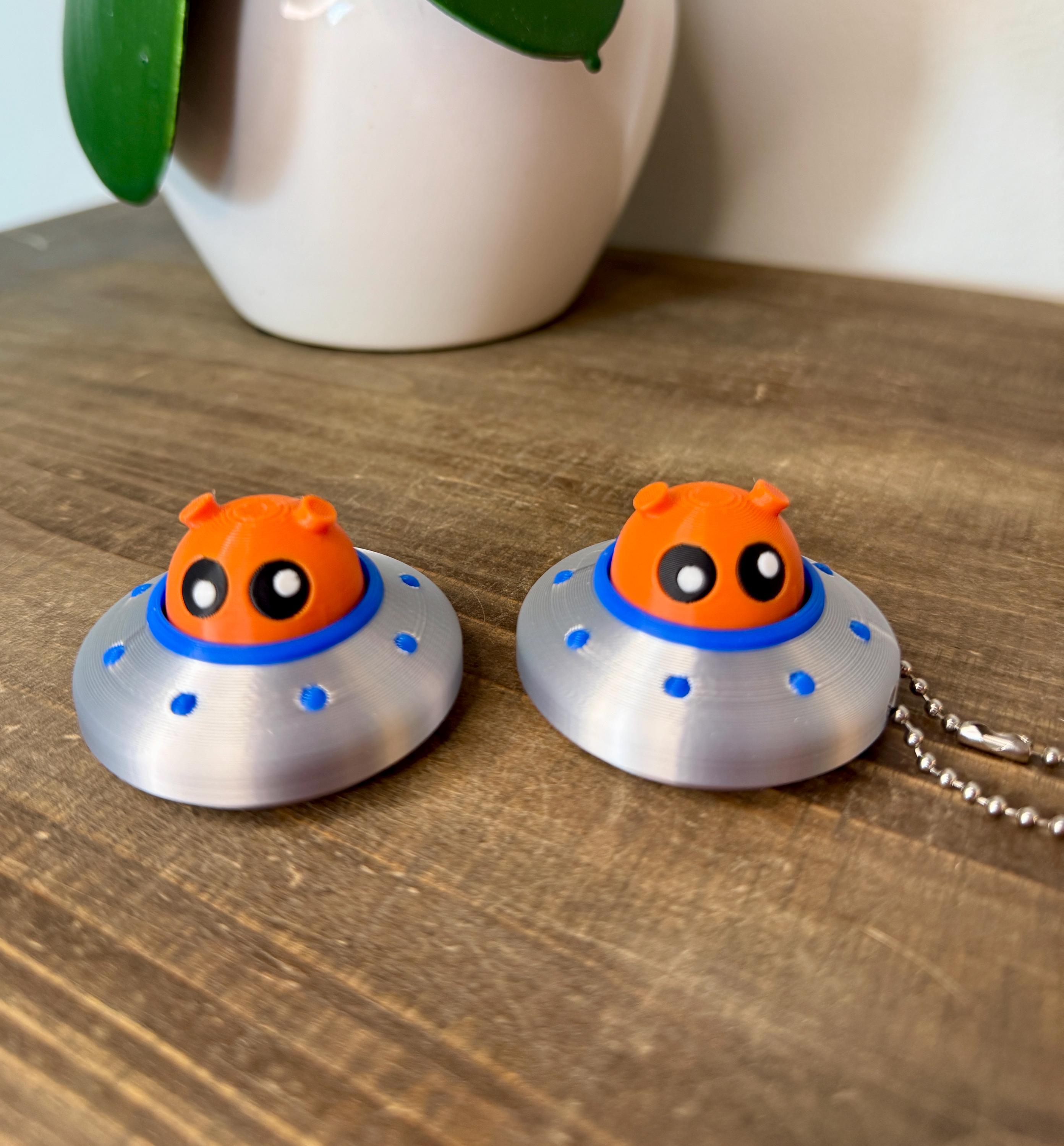 UFO Clicker Fidget Toy – Alien Head Spinner | Spaceship Clicker With ...