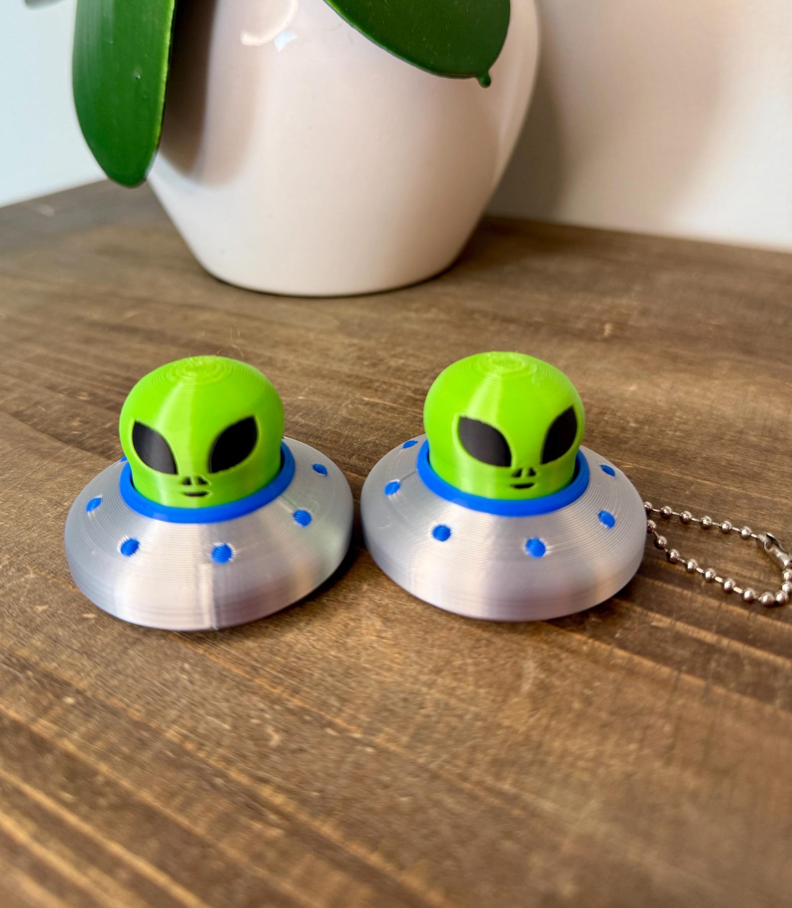 UFO Clicker Fidget Toy – Alien Head Spinner | Spaceship Clicker With ...