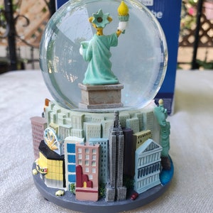 2001 Toys R Us NY Times Square Snow Globe - Etsy