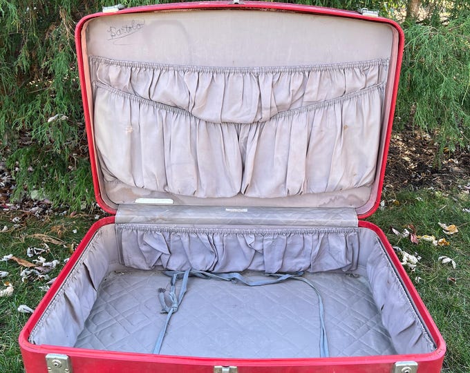 Vintage US Trunk Co Hard Shell Large Red Suitcase With Grey Interior ...