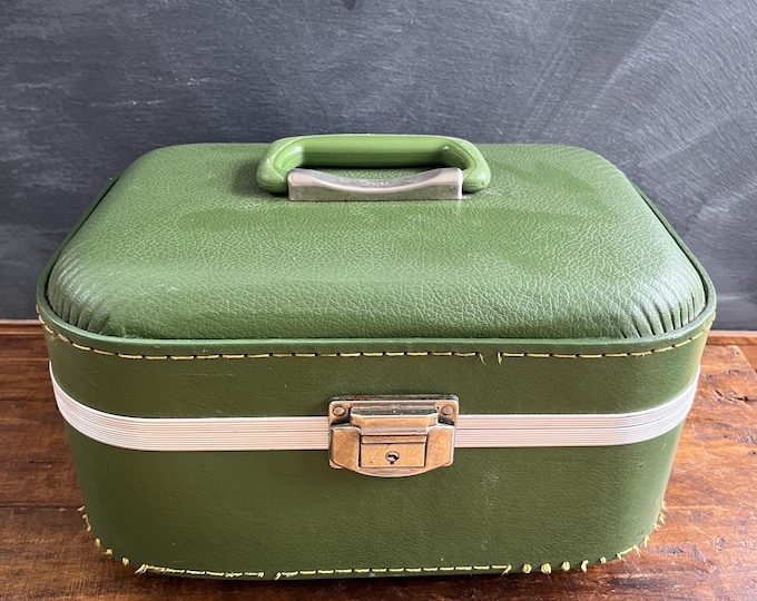 Vintage Trojan Green Train Case, Green Quilted Interior, Vintage ...