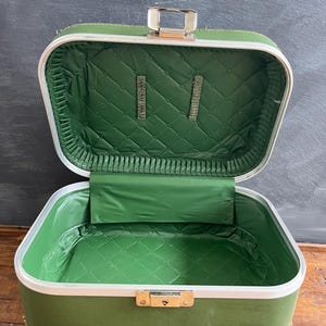 Vintage Trojan Green Train Case, Green Quilted Interior, Vintage ...