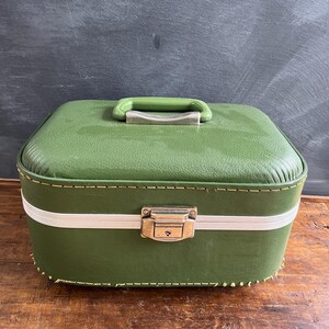 Vintage Trojan Green Train Case, Green Quilted Interior, Vintage ...