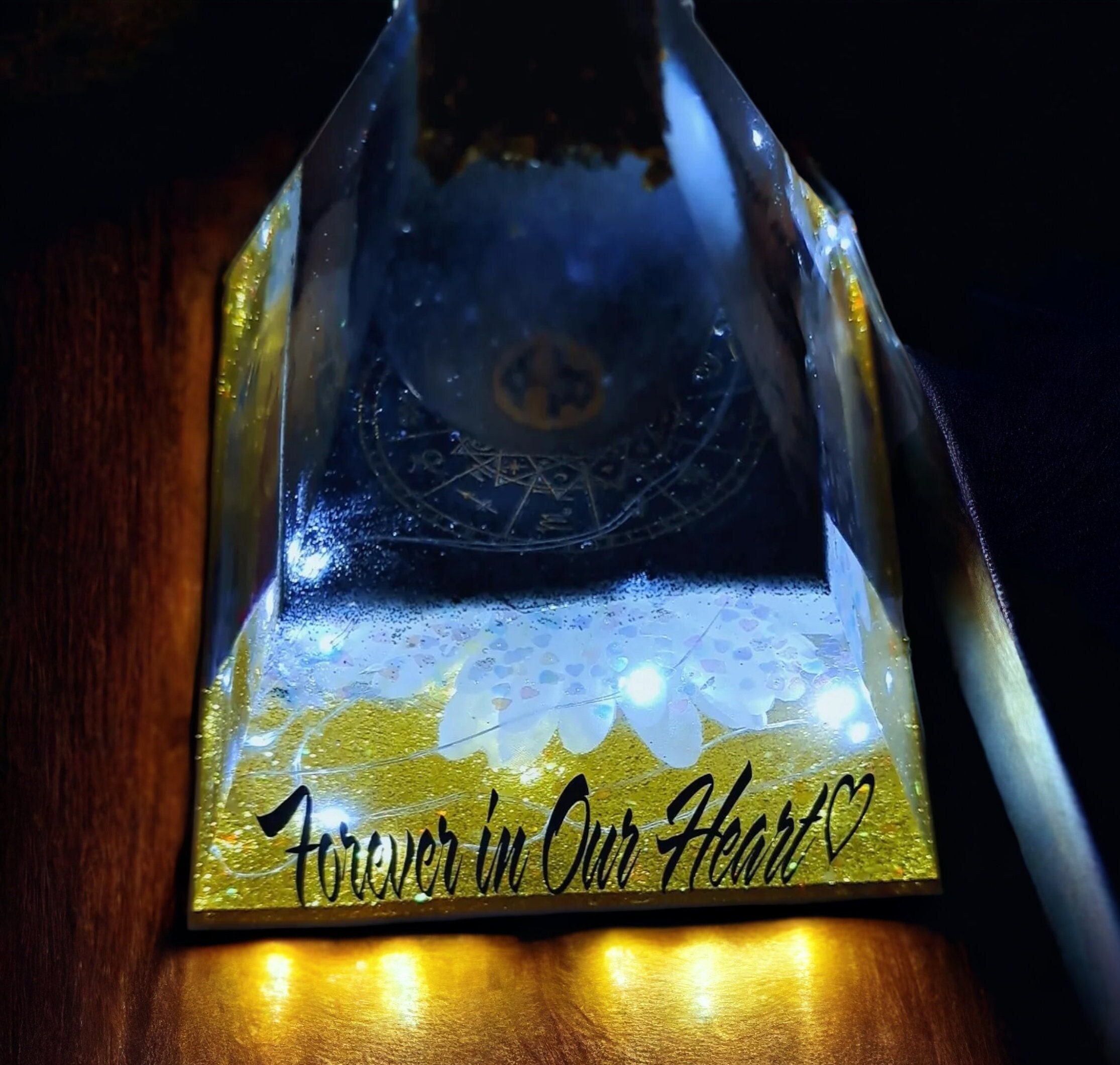 Memorial Gift, Pet Memorial Pyramid, Large Resin Memorial, Keepsake ...