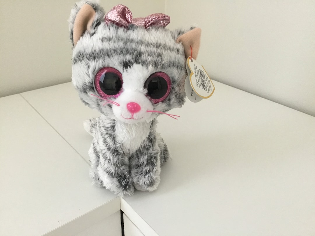 Ty Beanie Boo ‘kiki ‘ the Grey and White Cat (6in)…excellent Condition ...