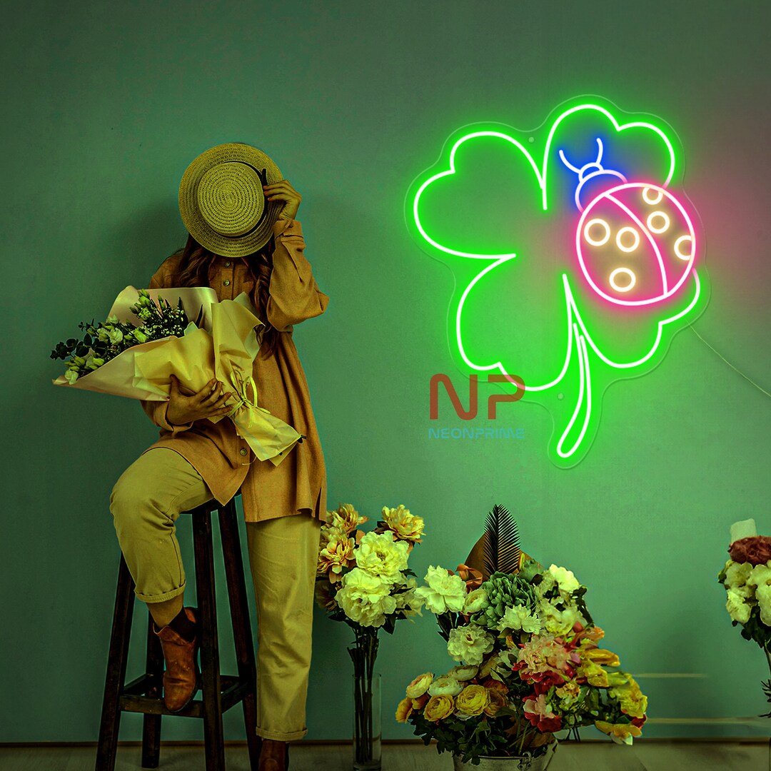 Lady Bug on Four-leaf Clover Neon Sign Ladybug Wall Art Lucky Leaf Neon ...