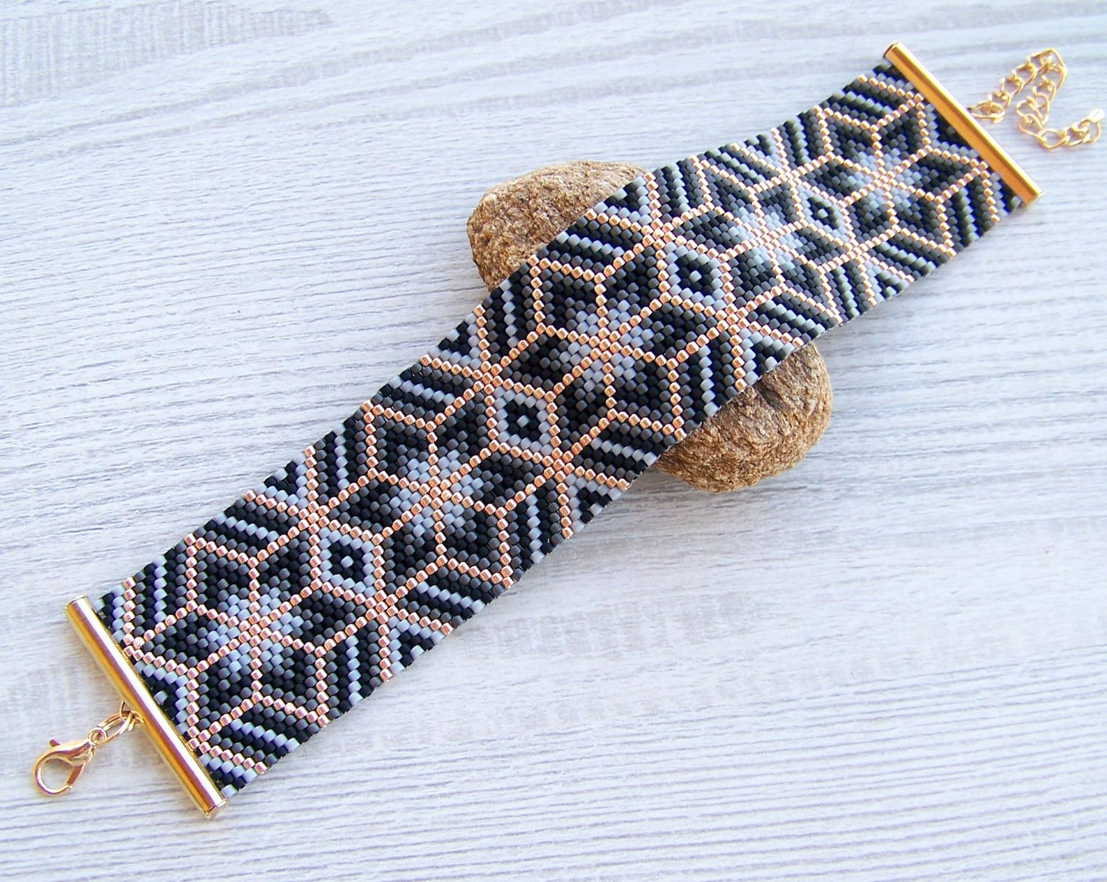 Geometric Flowers Peyote Bracelet Pattern, ODD Count Miyuki Delica ...