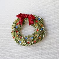 Vintage Christmas Wreath Pin - Etsy