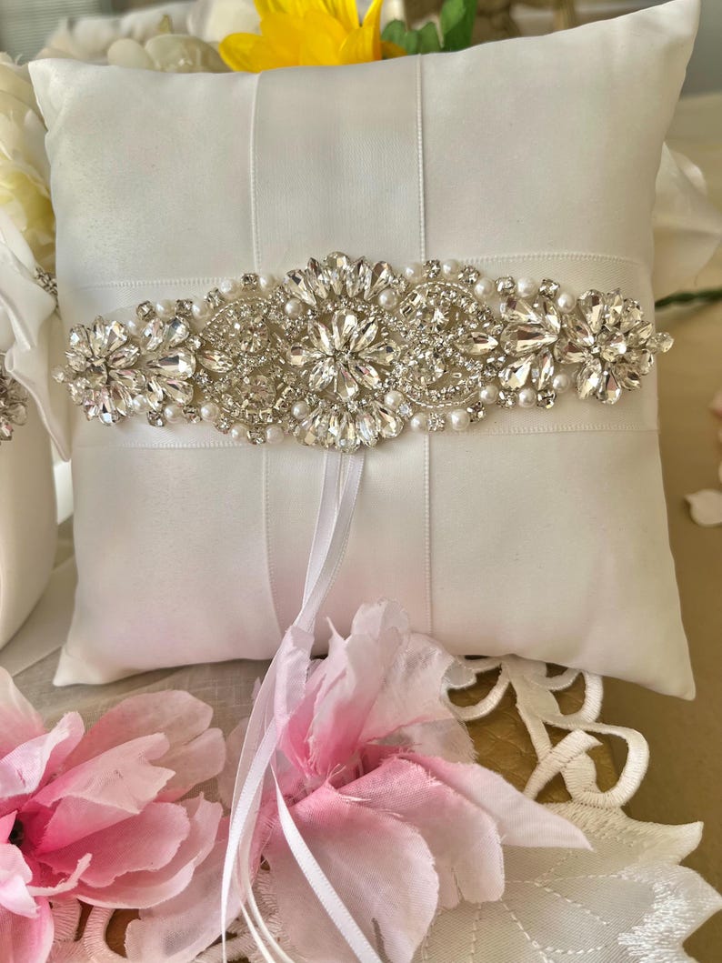 Sparkling Rhinestones, Crystals and Pearls Adorn This Elegant Ring ...