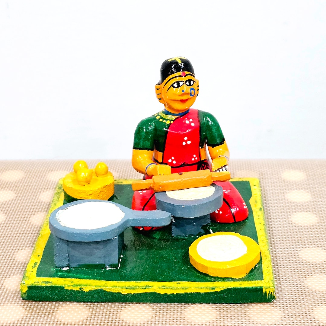 Chapati Maker on a Traditional Oven | Kondapalli | Navaratri Golu ...