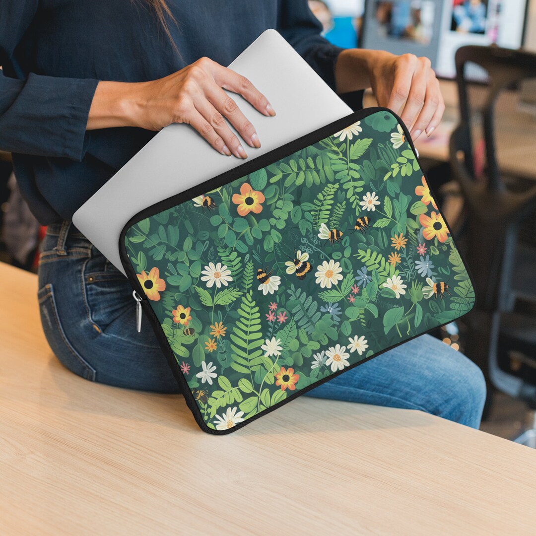 Cute Cottagecore Honey Bees Laptop Sleeve, Cute Cottagecore iPad Sleeve ...