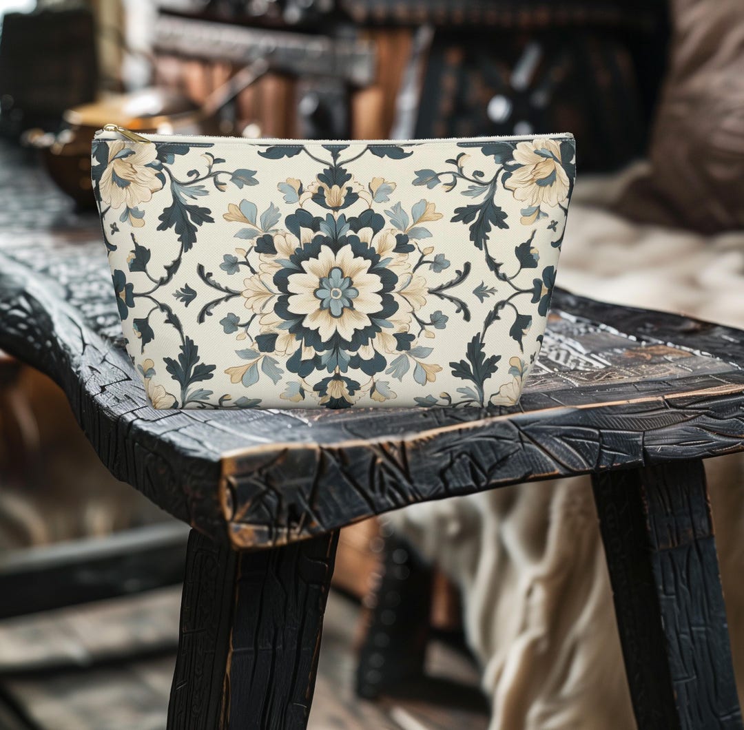 Lovely Colonial Floral Pattern Makeup Bag - Cute Nostalgic Cosmetic ...