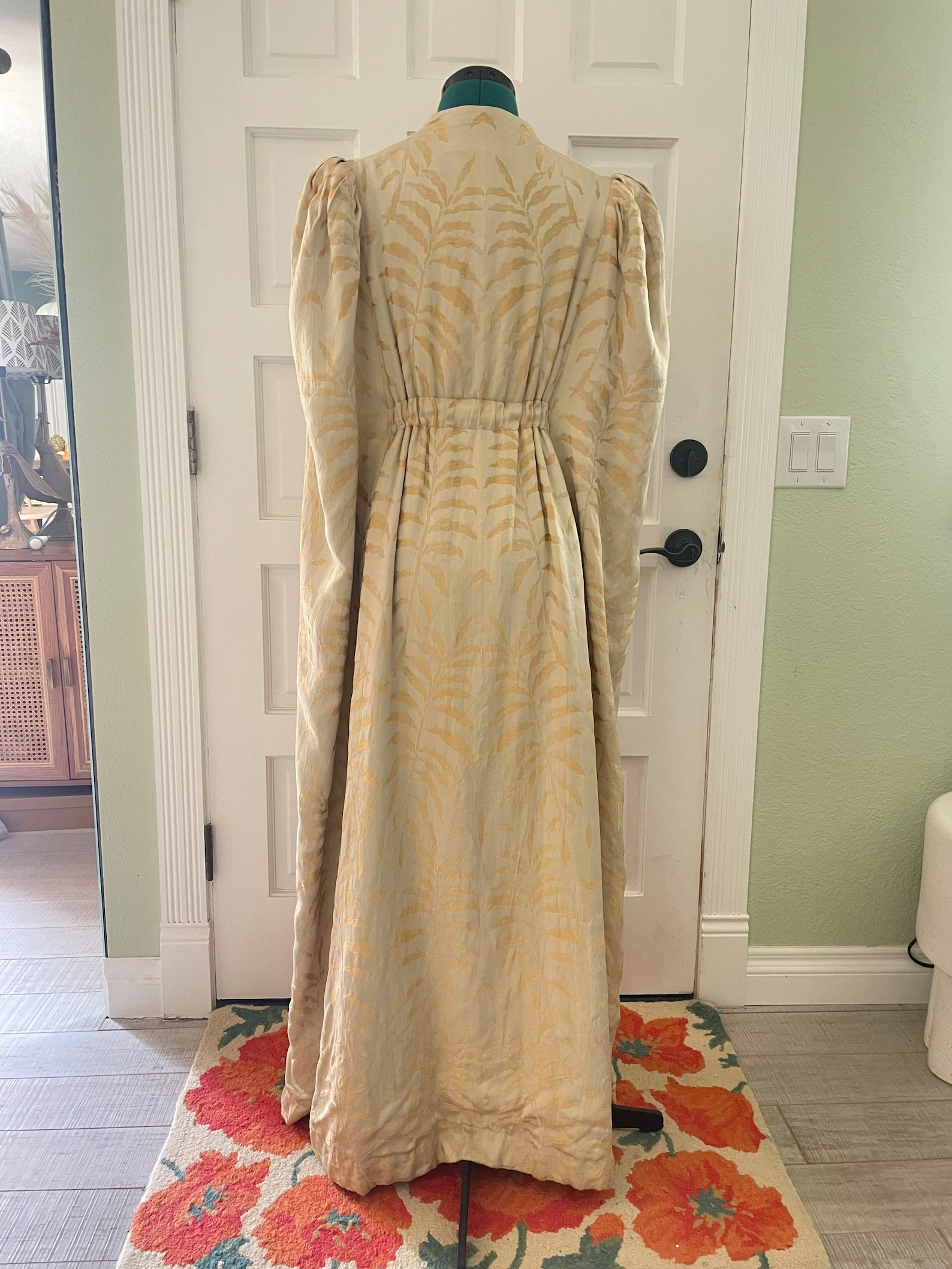 Vintage 1940s Full Length Brocade Cape * Cream With Metallic Gold Palm ...