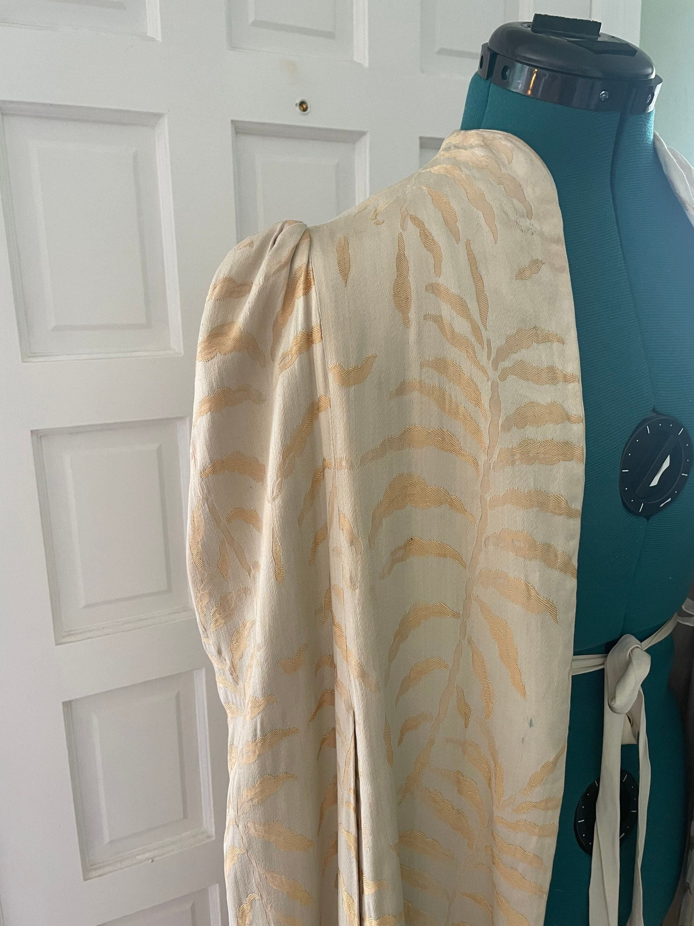 Vintage 1940s Full Length Brocade Cape * Cream With Metallic Gold Palm ...