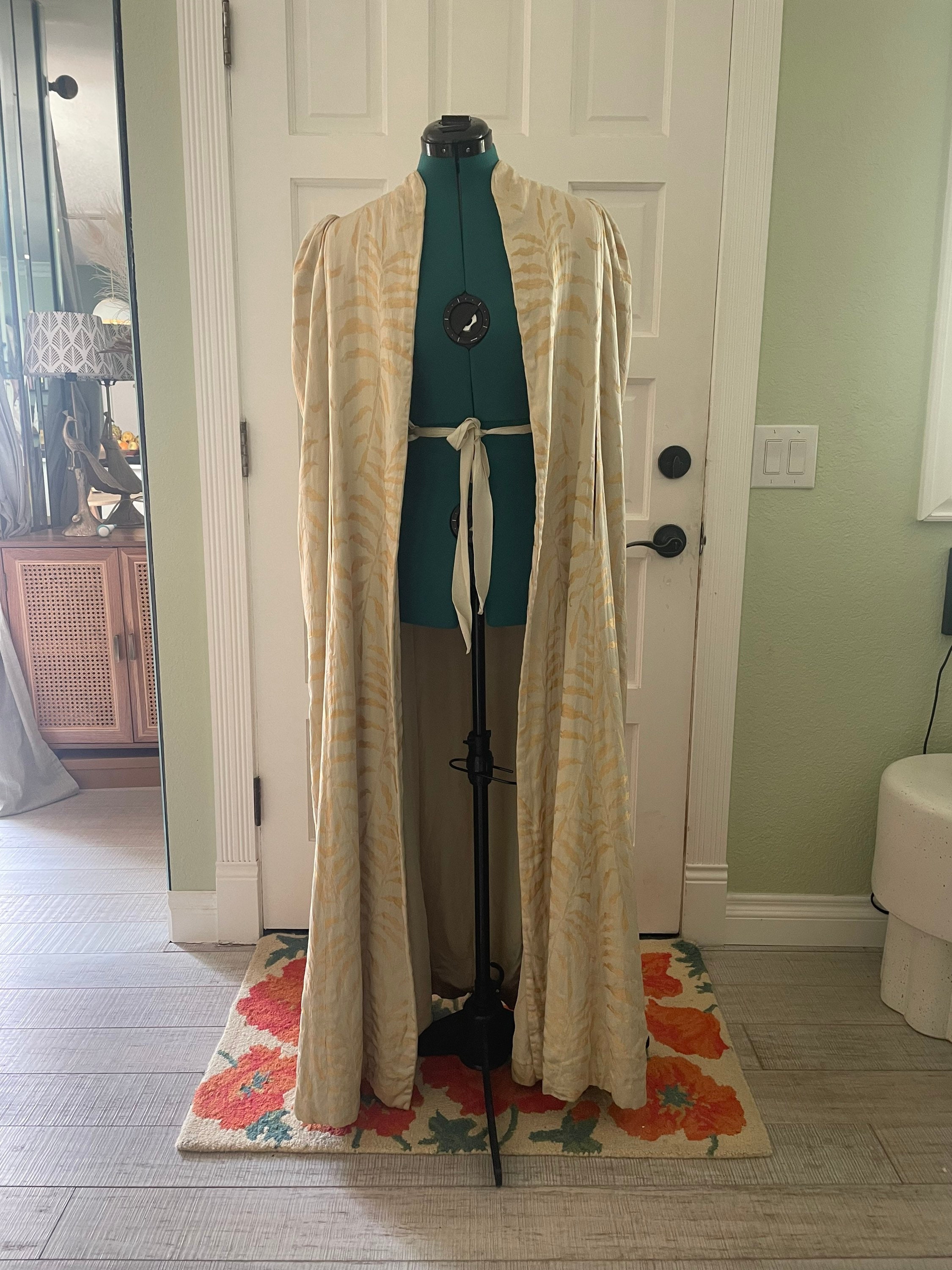 Vintage 1940s Full Length Brocade Cape * Cream With Metallic Gold Palm ...