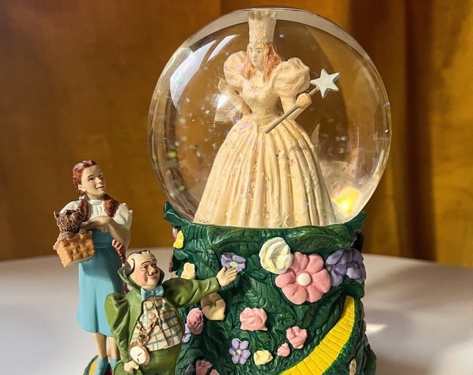 Vintage 1998 Wizard of Oz Glinda Dorothy Munchkin Mayor Elf Warner Bros ...
