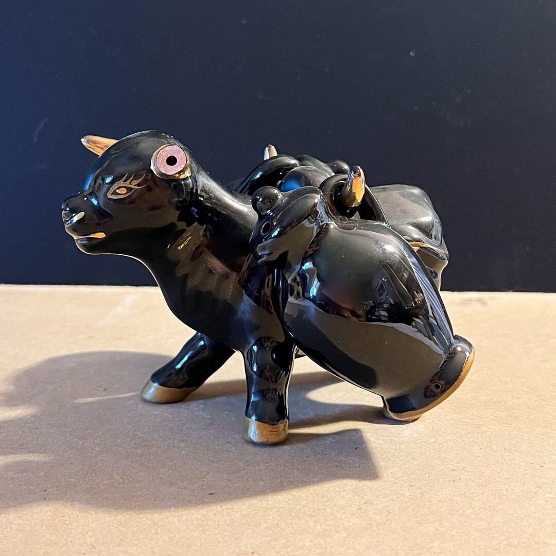 Vintage 1950/60s Redware Black Bull W/ Saddle Bags Salt & Pepper ...