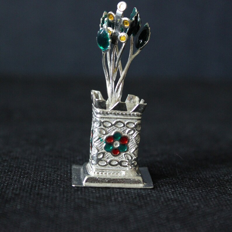 Silver Tulsi | Tulasi | Thulsi Plant Symbol of "purity and Devotion ...