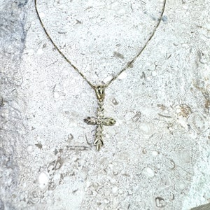14k Yellow Gold Daisy Cross Pendant Necklace, Floral Charm - Etsy