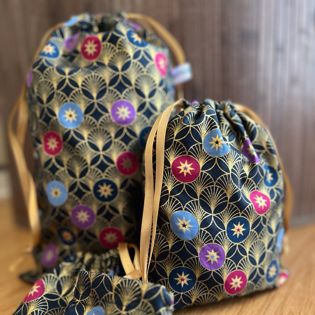 Emballage cadeaux zéro déchet, tissus coton et rubans dorés, sac pochon ...