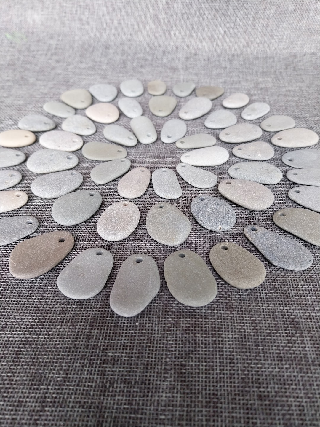 25 Pcs Top Drilled Flat Beach Stones 2mm, 3mm.hole. Sea Stones 3-3.5cm ...