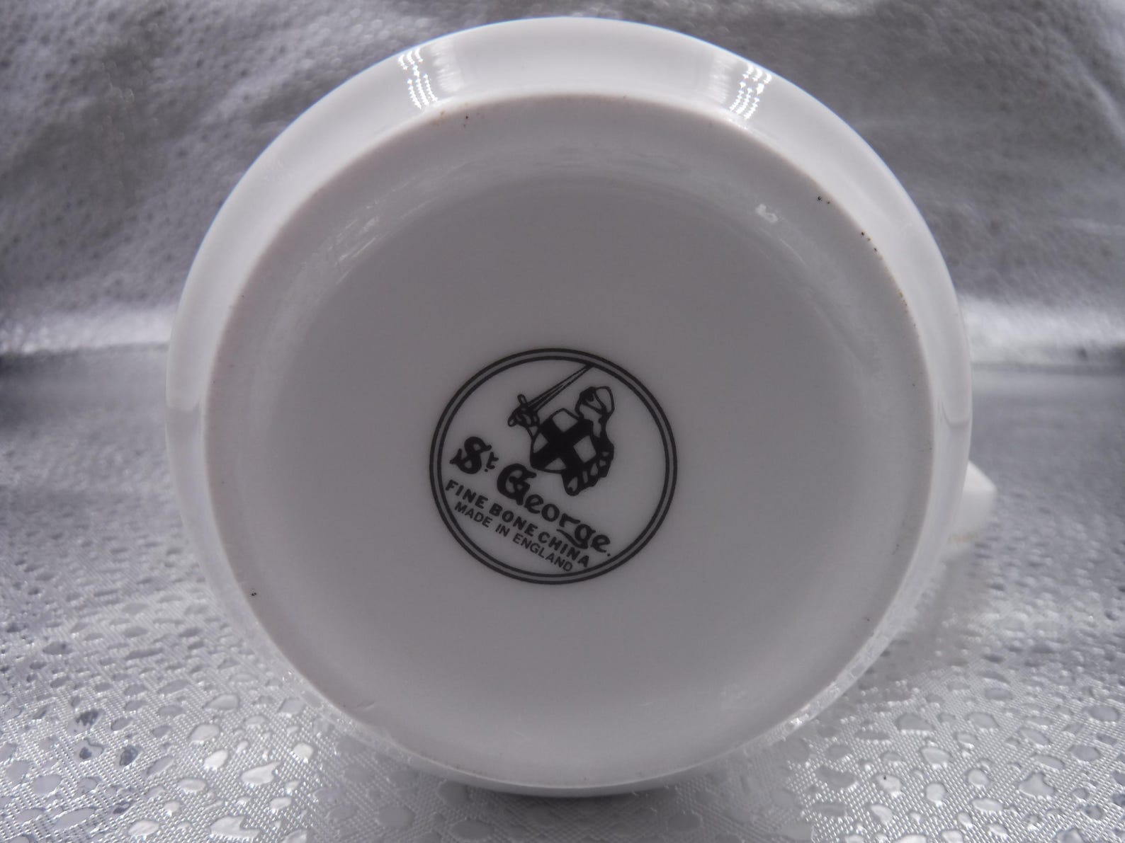 St George's SGE6 Bone China Red Berries and White Flowers Mug, Made in ...