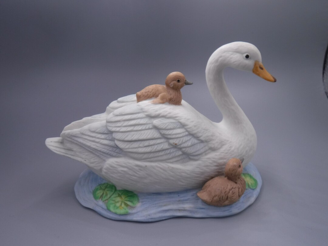 HOMCO Mother Swan and Babies Porcelain Figurine - Etsy