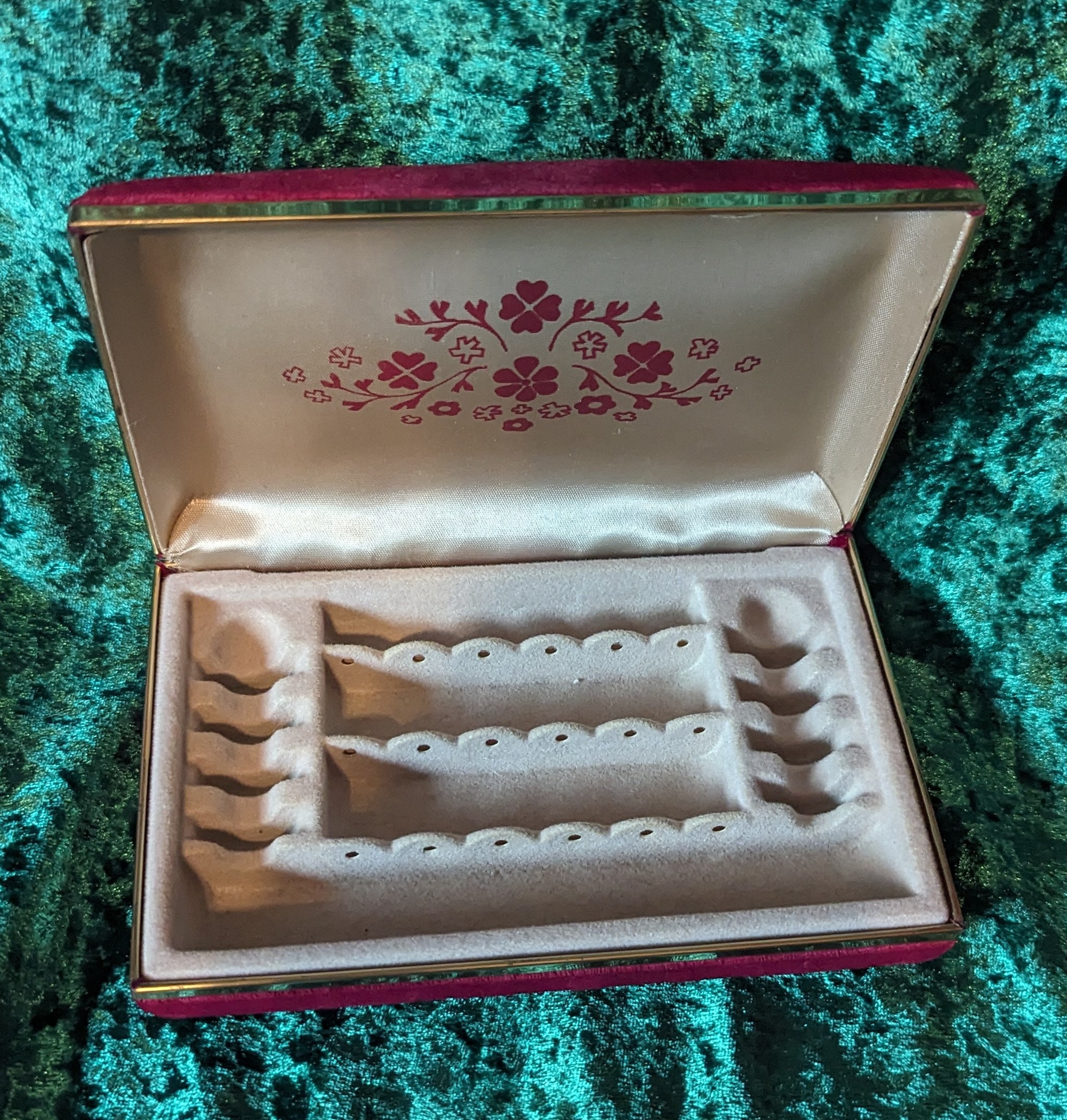 Vintage Red Velvet Clamshell Jewelry Box Travel Organizer for Earrings ...