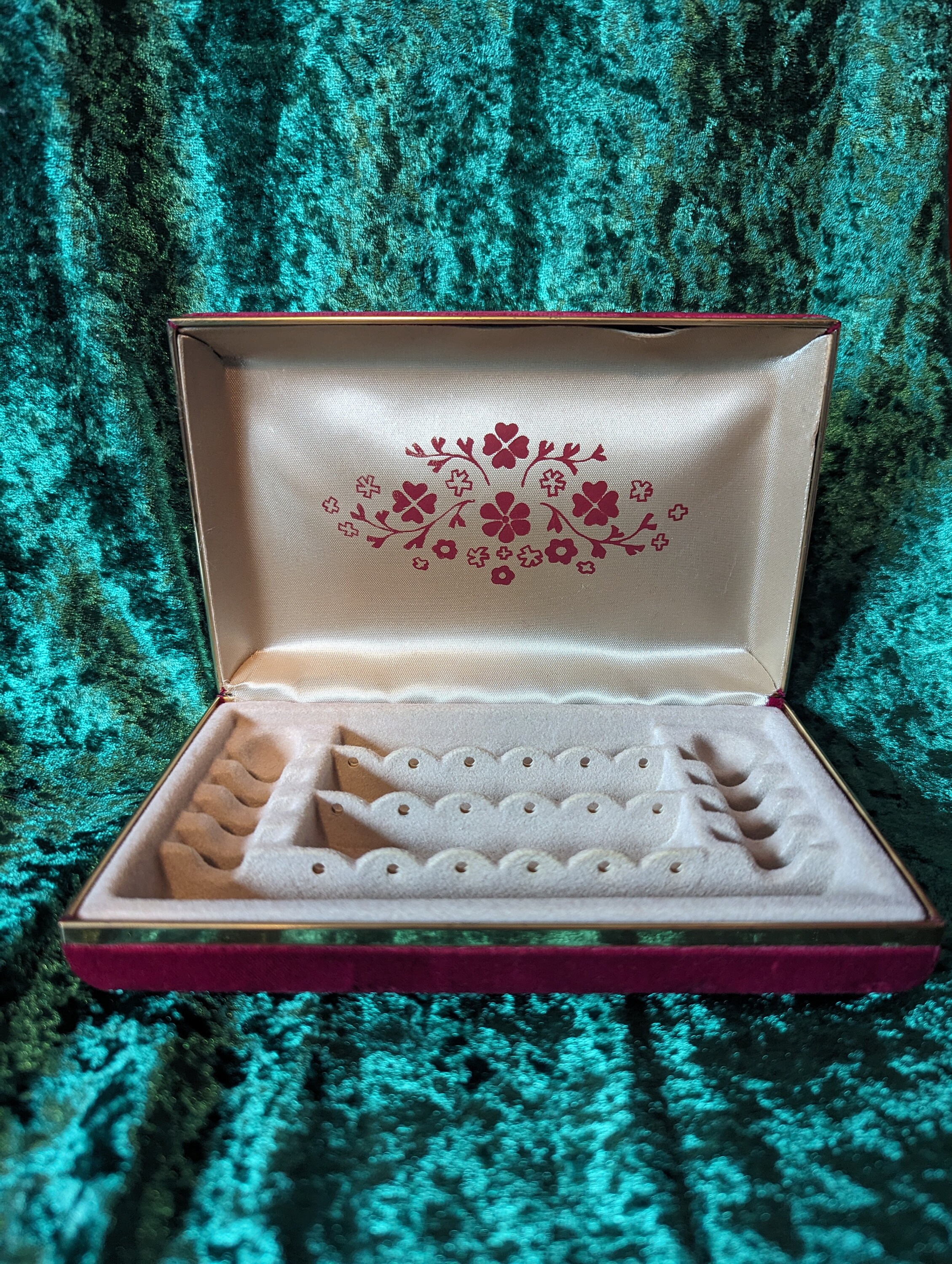 Vintage Red Velvet Clamshell Jewelry Box Travel Organizer for Earrings ...