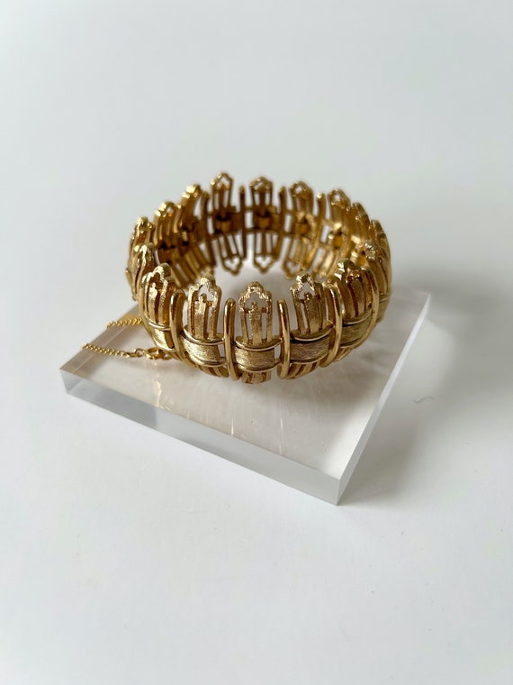 Statement Vintage Bracelet. Gold Tone. Signed Monet. … - Gem